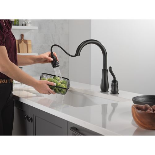 978-BL-DST - Delta 978-BL-DST - Leland 1 Handle Pull-down Kitchen ...